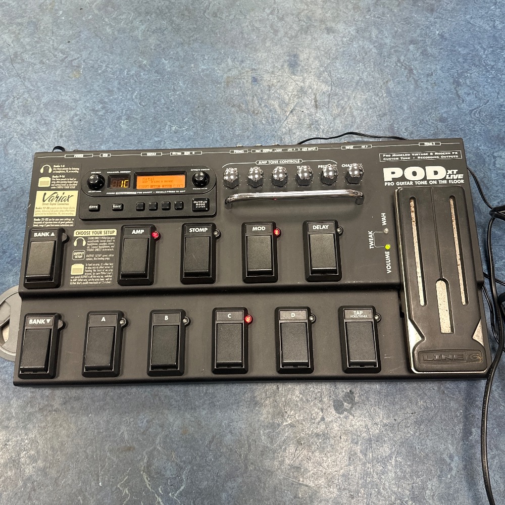 Line 6 line 6 pod xt live pro guitar on the floor - Own4Less